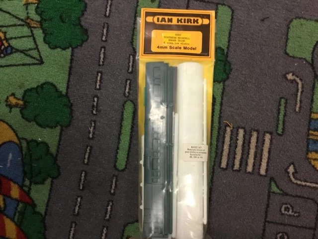 IAN KIRK SOUTHERN Maunsell brake third ( low window )Coach Kit-8882 £26 ...