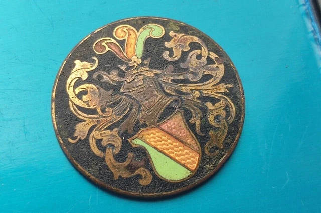 BOUTON D'UNIFORME ANTIQUE avec armoiries, couronne en émaux, artefact ...