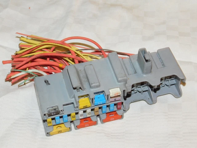 BOITIER FUSIBLE BOITE FUSE BOX MIA W82 Sicherungskasten RELAY cartier ...