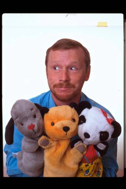 CHILDREN'S TV PRESENTER Matthew Corbett posed with puppets Soot- TV Old ...