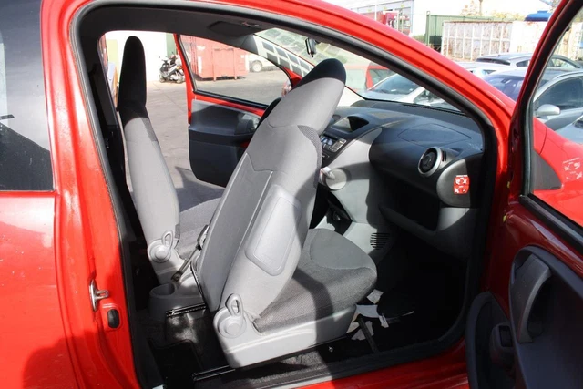 PEUGEOT 107 3TRG orig Sitz vorn rechts Beifahrersitz Stoff schwarz ...