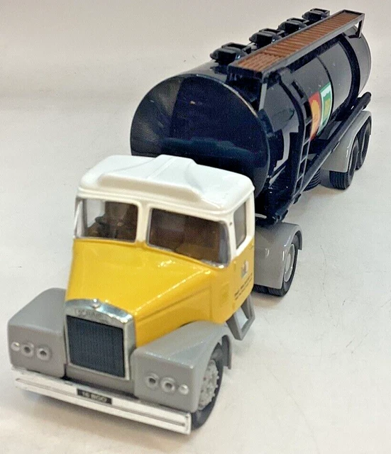 1:50 SCAMMELL HIGHWAYMAN Tanker. Shell Mex/BP Livery. 97840 Corgi. £15. ...