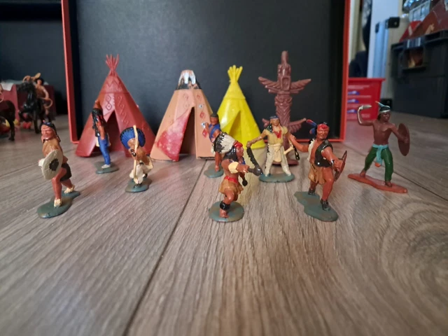 AIRFIX INDIANS AND VILLAGE COMPLETE WITH TOTEM POLE AND 3 WIGWAMS. £10. ...