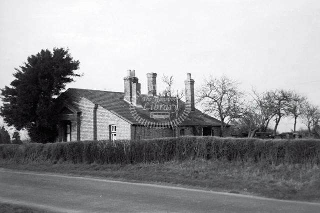 PHOTO BR BRITISH Railways Station Scene - BALSHAM ROAD 1950 2 £1.99 ...