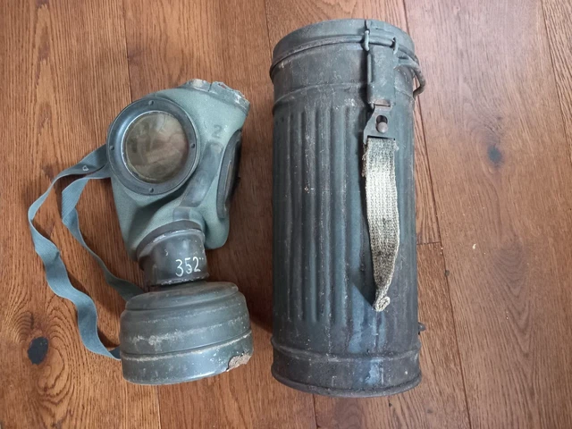 ORIGINAL WW2 GERMAN Army Gas Mask + Container 1938 Dated EUR 116,42 ...
