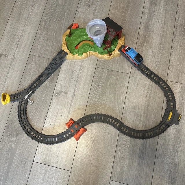 TWISTING TORNADO SET FJK25 Thomas Trackmaster Revolution Motorised ...