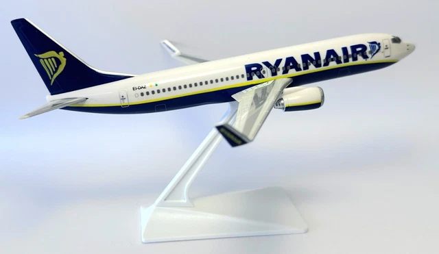 BOEING 737-800 RYANAIR Snap Fit Collectors Model Scale 1:200 No Box EI ...