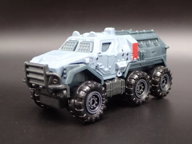 BLINDÉ MILITARY CAMION Jurassic World Rare 1:64 Scale Diorama Voiture ...