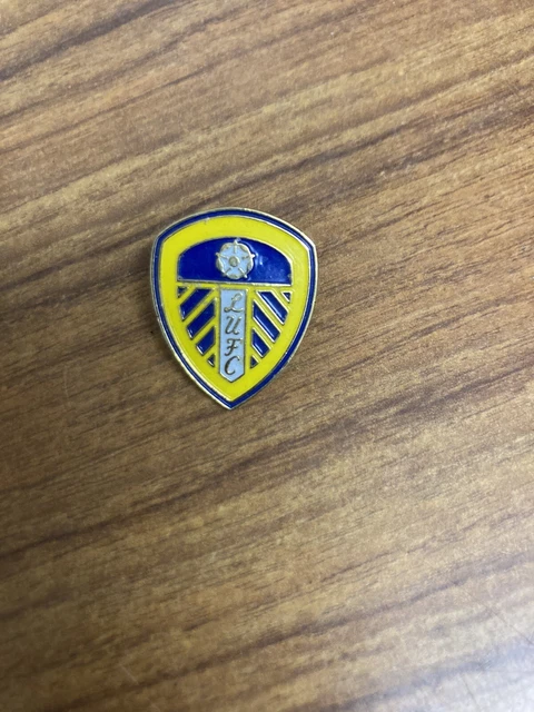 LEEDS UNITED FOOTBALL Club Pin Badge £4.36 - PicClick UK