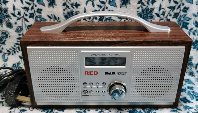 RED WOODEN DAB/FM DIGITAL PORTABLE RADIO Model 583259 FULLY TESTED! £18 ...