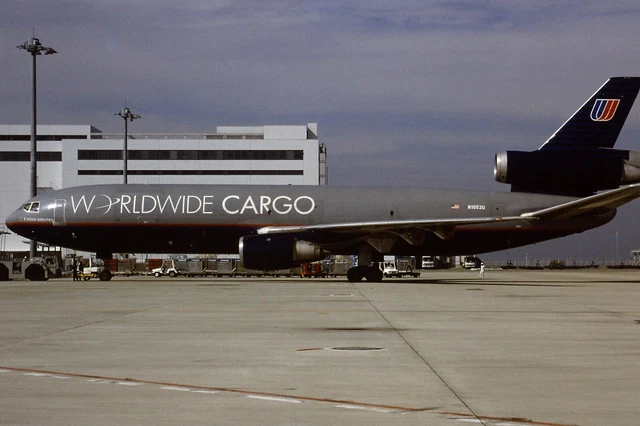 ORIGINAL 35MM COLOUR slide of United Airlines Cargo DC-10-30F N1853U £0 ...