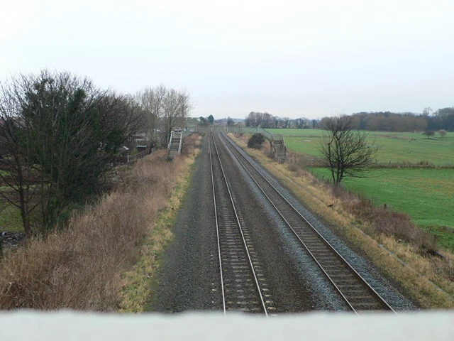 PHOTO 6X4 CHESTER to Holyhead railway line Prestatyn Looking eastwards ...