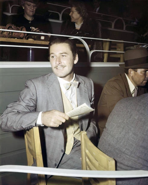 AUSTRALIAN-BORN AMERICAN ACTOR Errol Flynn circa 1950 Old Photo $9.00 ...