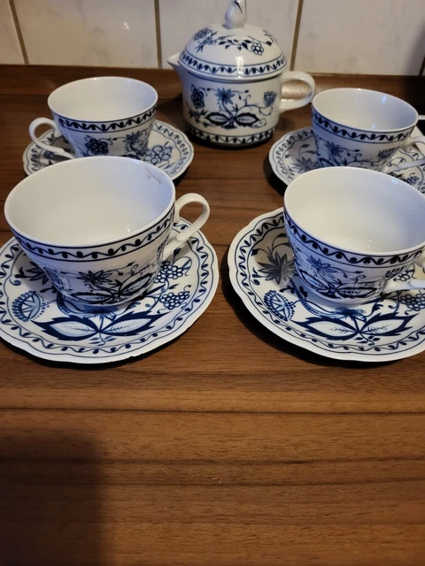 DDR KAHLA/TRIPTIS KAFFEETASSEN mit Untertassen und Kaffeekännchen Zwiebelmuster EUR 12,00 ...