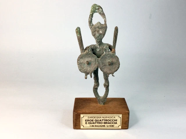 SARDEGNA NURAGICA BRONZETTO SARDO EROE QUATTROCCHI E QUATTRO BRACCIA H ...