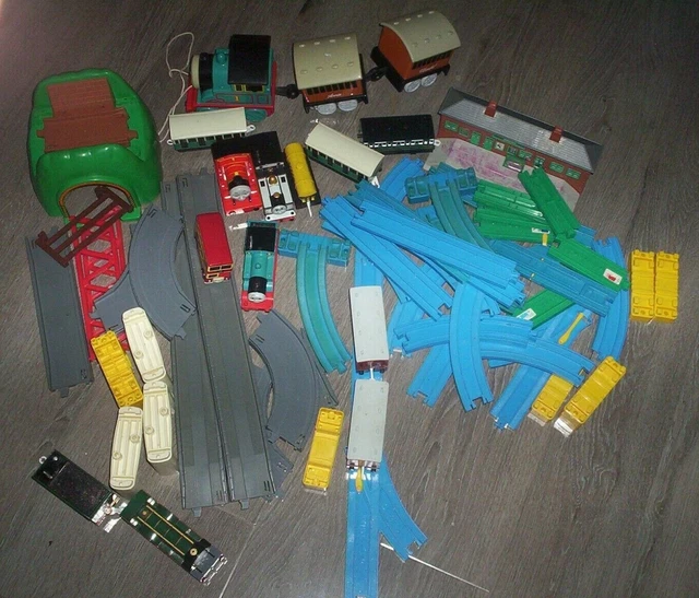 ASSORTED THOMAS THE TANK ENGINE AND FRIENDS Track and Trains £19.99 ...