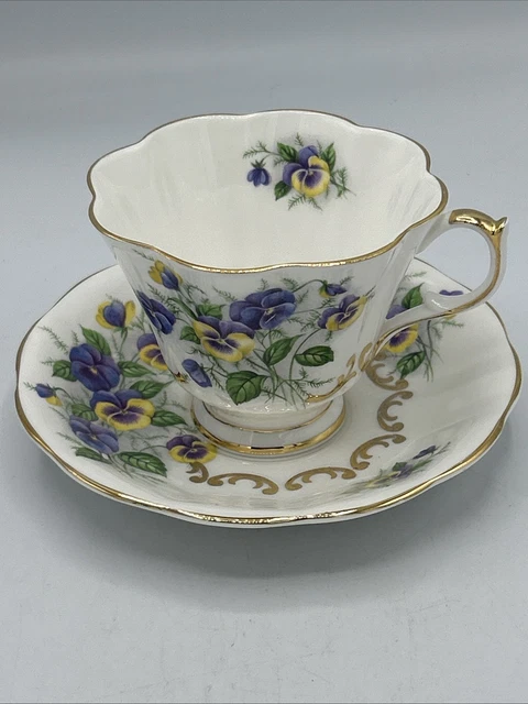 VTG QUEEN ANNE Purple Violets Gold Trim Bone China Teacup & Saucer $38. ...