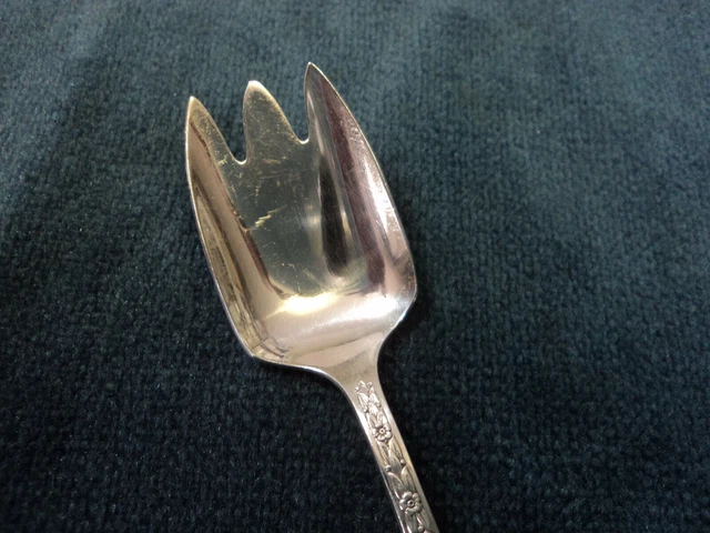 LOVELACE SILVERPLATE Ice Cream Fork Holmes & Edwards Flatware 1936 $41. ...