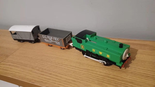 THOMAS TRACKMASTER DUCK Train with S.C Ruffy Truck, battery operated ...