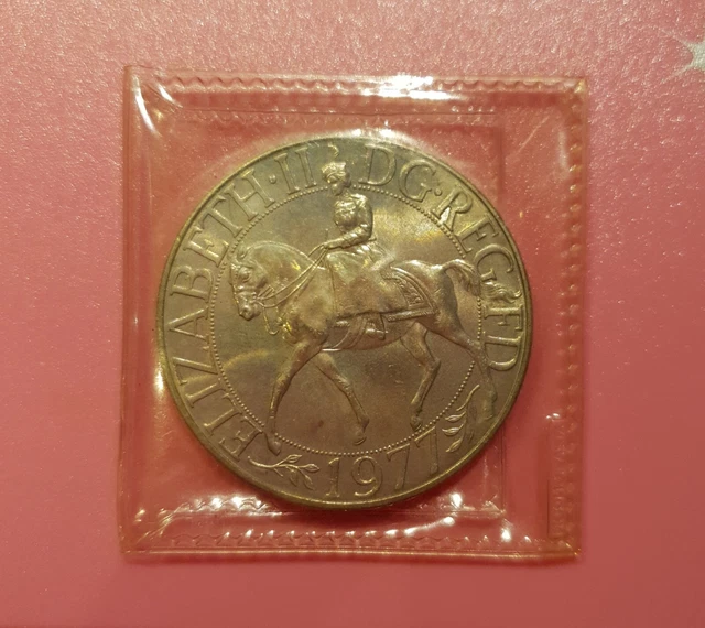 (RARE) 1977 QUEEN Elizabeth II Silver Jubilee Commemorative Crown Coin ...