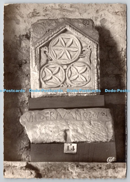 D329193 POITIERS. FRONTON triangulaire. Merovingien provenant ...