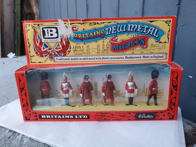 VINTAGE BRITAINS NEW METAL MODELS SOLDIER FIGURE SET BOXED 7225 cat no ...