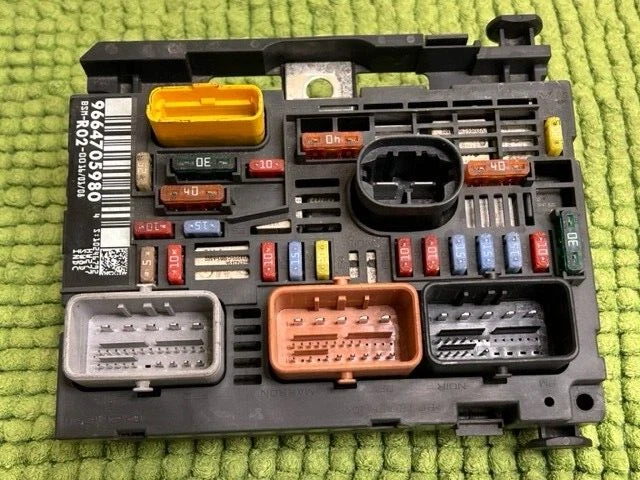 BSM R02 BOITIER Servitude Boitier Fusible Pour Peugeot Citroen ...