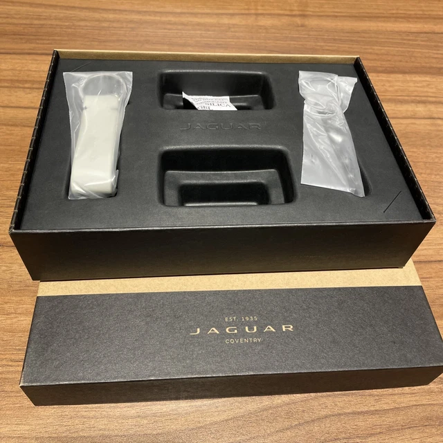 JAGUAR HANDOVER PACK, Growler Keyring, Leaper Keyring Display Gift Set ...