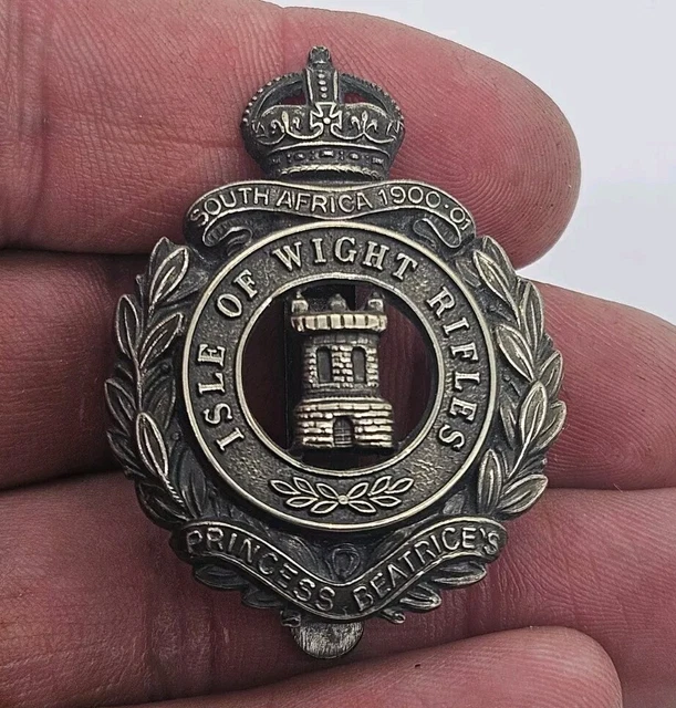 THE 8TH BATTALION ( Isle of Wight Rifles ) Hampshire Regiment cap badge ...