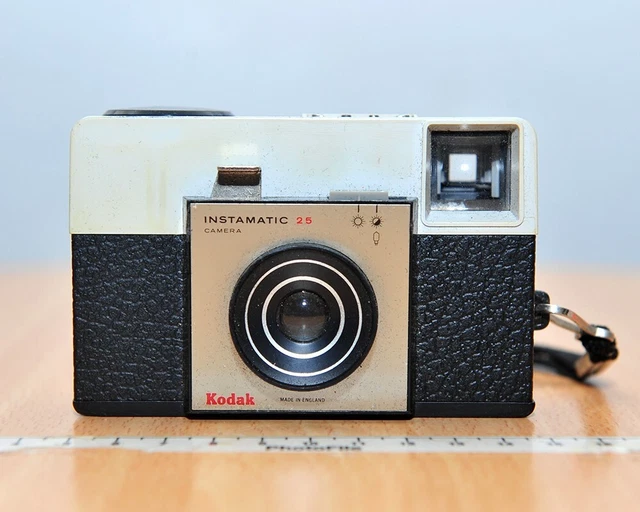 FOTOCAMERA VINTAGE KODAK INSTAMATIC 25 126 PELLICOLA con custodia e ...