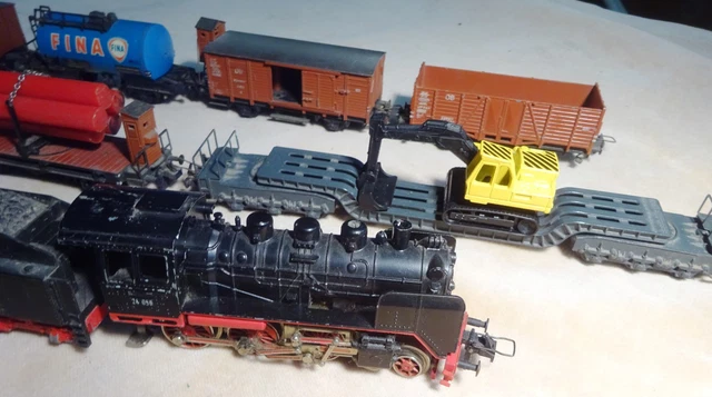 TRIX EXPRESS, H0, aus den 60-ziger Jahren, Güterzug mit Br 24 (läuft ...