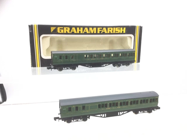 GRAHAM FARISH NR61S N Gauge SR Green Suburban Coach 2697 x2 £30.00 ...