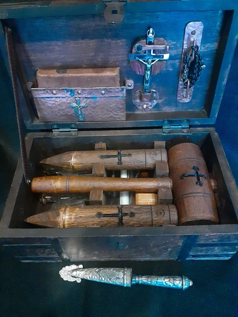 VAMPIRE KIT , killing hunting slayer defense kit ,antique Gothic Oddity ...