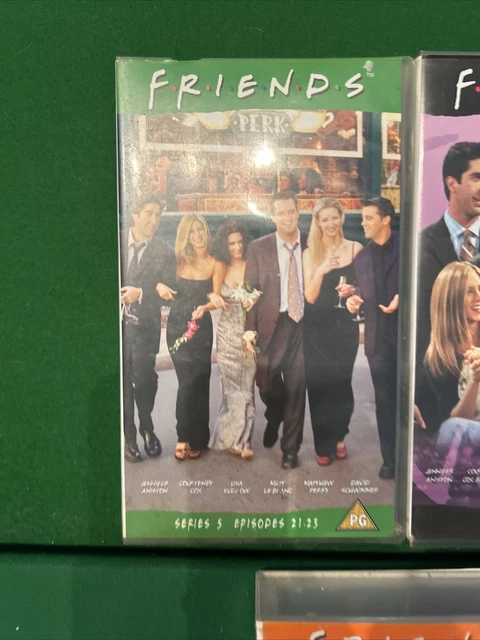 FRIENDS VHS BUNDLE - 2xSeries 5,3xseries6, 2xSeries7 EUR 5,84 - PicClick IT