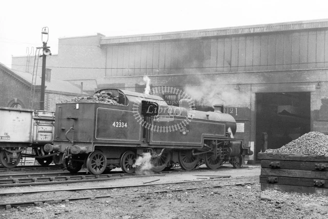 PHOTO BRITISH RAILWAYS Steam Locomotive BR ex LMS 4P Breadvan 42334 ...