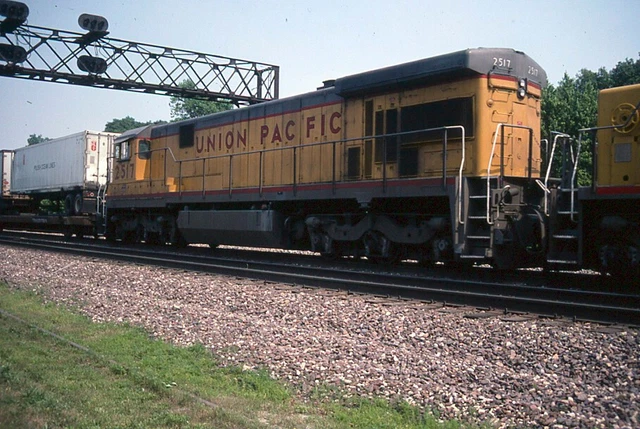 RAILROAD SLIDE - Union Pacific #2517 C30-7 Locomotive 1991 Elmhurst IL ...