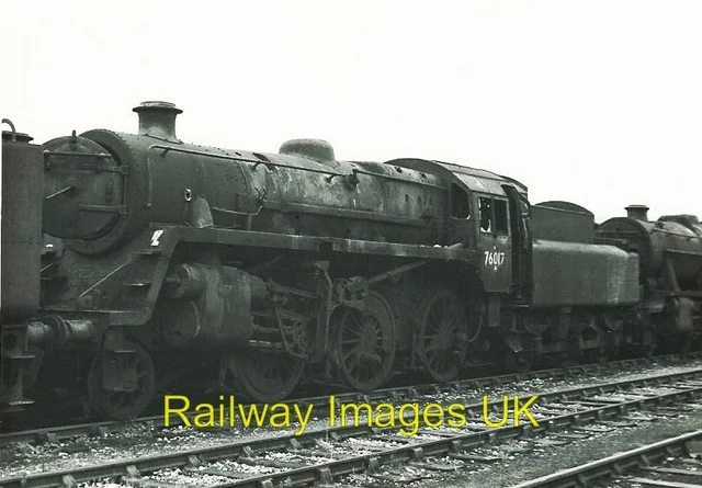 RAILWAY PHOTO - BR Riddles Standard Class 4MT 2-6-0 No.76017 with BR2A ...