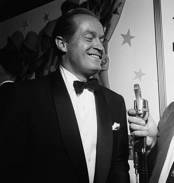 ACTOR BOB HOPE is interviewed during a movie premiere 1955 OLD PHOTO ...