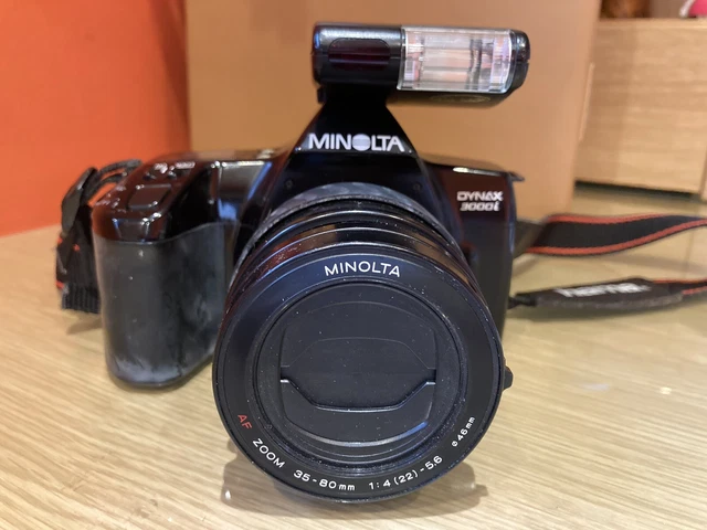 MINOLTA DYNAX 3000I film SLR with zoom 35-80mm lens & flash. Automatic ...