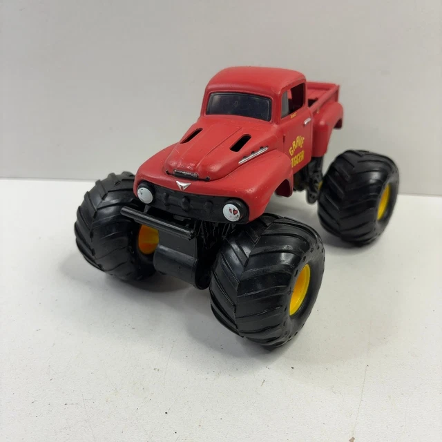 MONSTER JAM GRAVE Digger Monster Truck 1:24 Scale Red Diecast Toy £20. ...