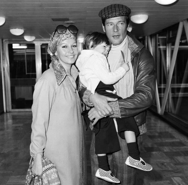 ROGER MOORE OFF to Los Angeles from Heathrow Airport 1977 Old Photo 2 ...