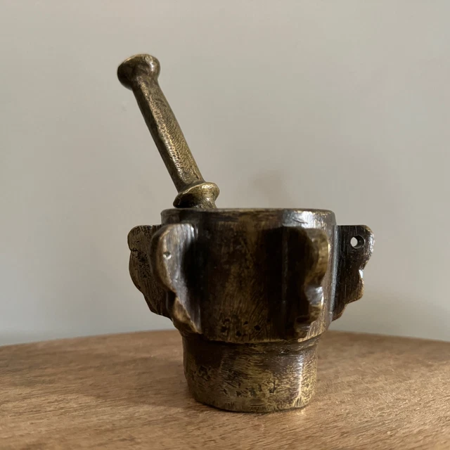 MORTIER À AILETTES et son pilon XVIIe en bronze M3463 EUR 1.200,00 ...