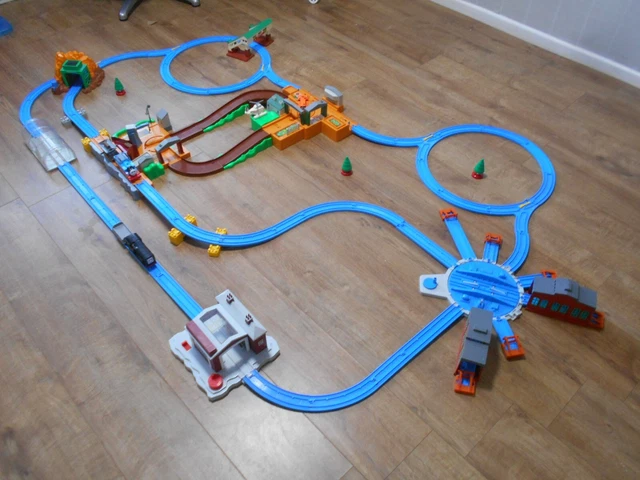 TOMY TRACKMASTER THOMAS the tank engine train sets And Trains £38.99 ...