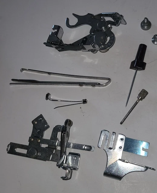 VINTAGE SINGER SEWING Machine Attachments Accessories Feet Lot In Tin ...