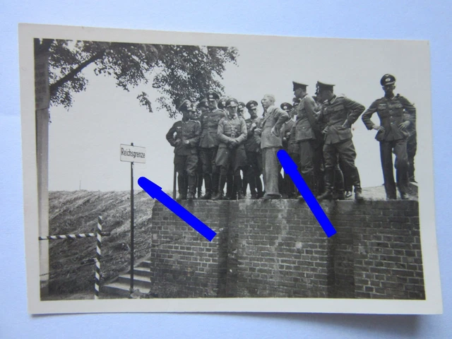 FOTO WH SOLDATEN an Grenze Belgien Holland Kanal Schild M1065 EUR 5,99 ...