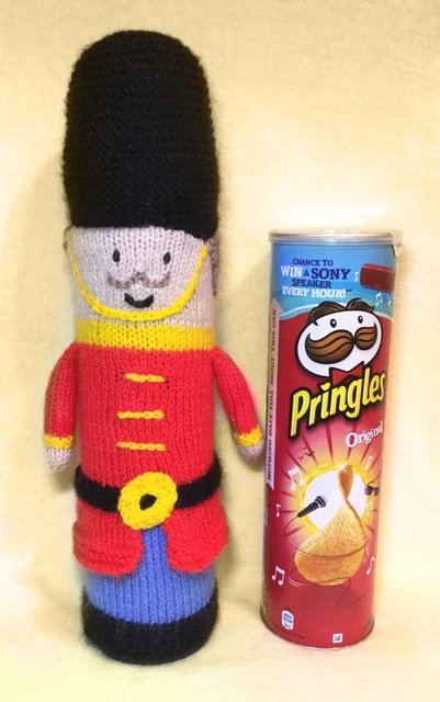 KNITTING PATTERN - Christmas Elf Pringles Crisps Holder 26 cms £2.99 ...