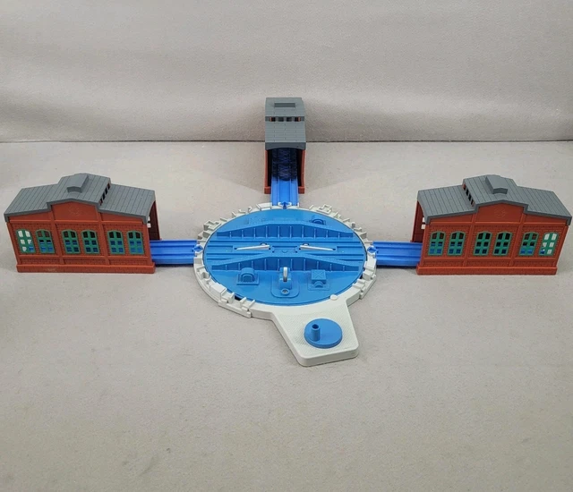 THOMAS THE TANK Engine Trackmaster Tomy Turntable And Engine Sheds ...
