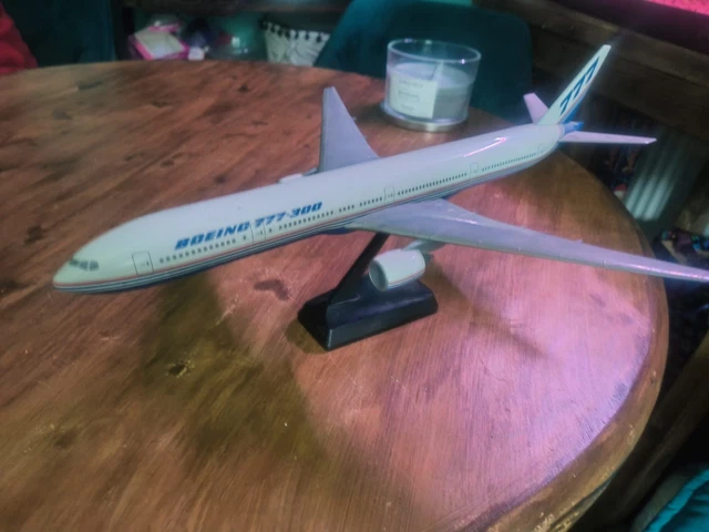 BOEING 777-300 1:200 Desk Model Boeing Brand Scheme £21.52 - PicClick UK