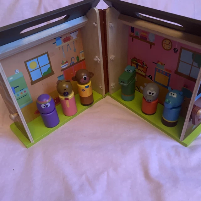 CBEEBIES HEY DUGGEE Wooden Club House Play Set & 6 Figures Fold Up ...