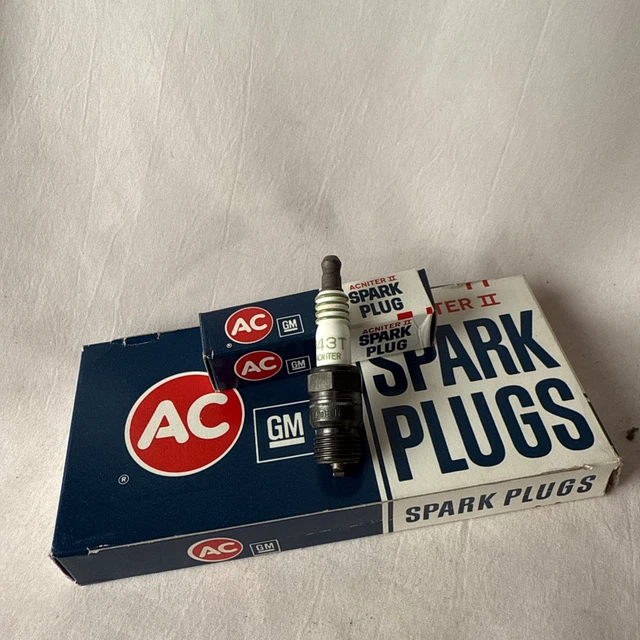 NOS 8 AC-R43T Spark Plugs 4 Thin Green Rings 1970 Corvette Camaro ...